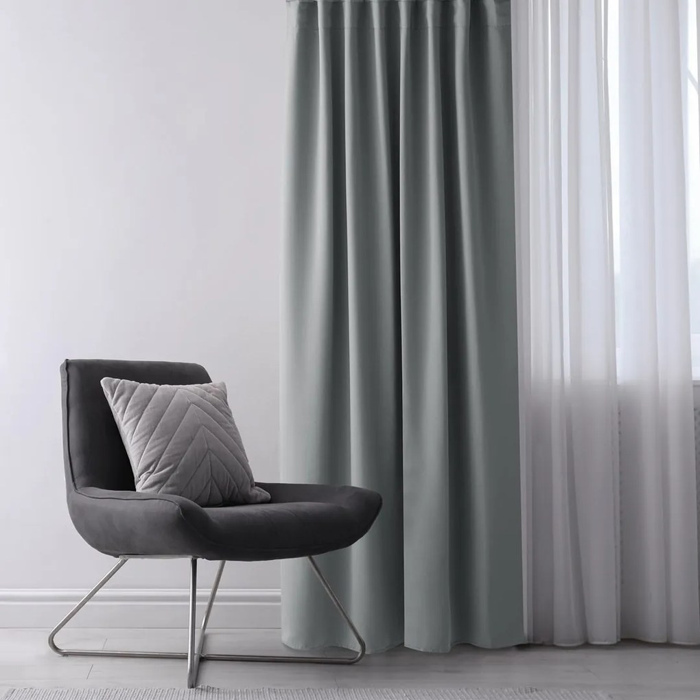 Závěs AmeliaHome Blackout s multifunkční páskou 140x270 cm stříbrný