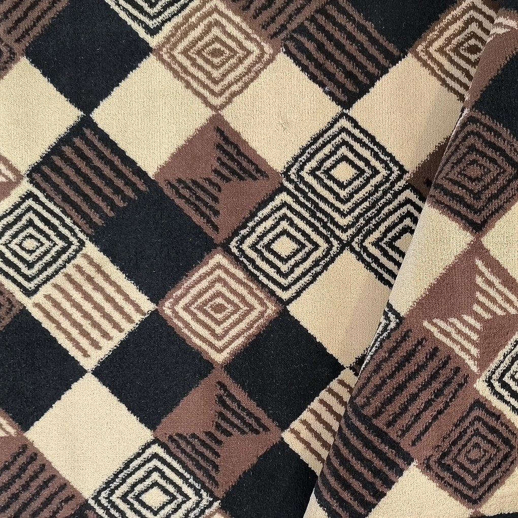 DY Hnědý koberec s geometrickým vzorem Alfa 17 Rozměr: 60x100 cm
