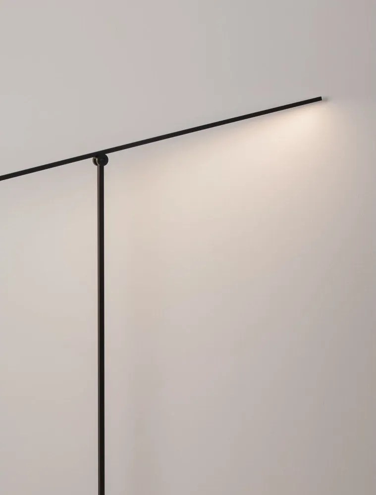 Matně černá kovová LED stojací lampa s ohybatelnou konstrukcí/stmívatelná (výška 144 cm) Tenso – Nova Luce