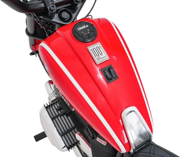 Elektrická motorka BMW R18 červená