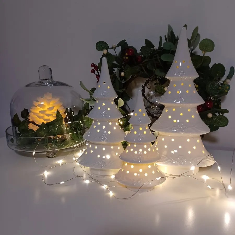 LED dekorace keramický stromeček, 9 × 7,4 × 17,8 cm, teple bílá, 2× LR44