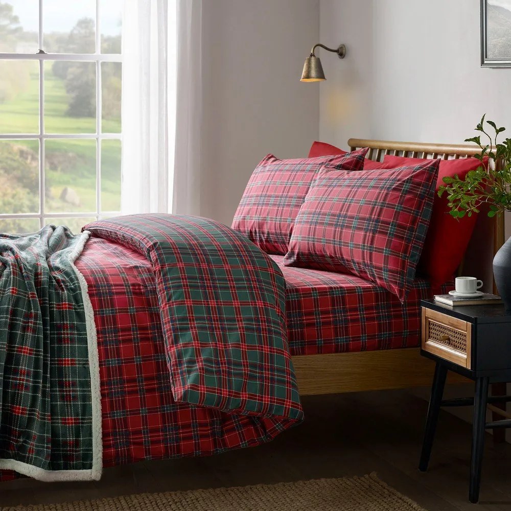 Červené/tmavě zelené povlečení na dvoulůžko 230x220 cm Tartan Check – Catherine Lansfield