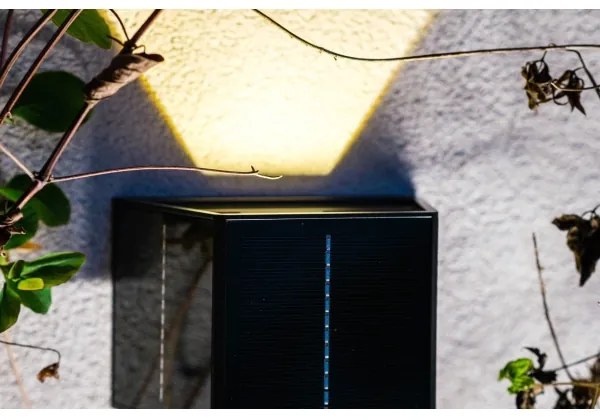 Brilagi - LED Solární nástěnné svítidlo SOLAR CUBE LED/2W/3,2V 1300 mAh IP54