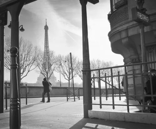 Luxusní vliesové fototapety Paříž - černobílé, rozměr 325,5 cm x 270 cm