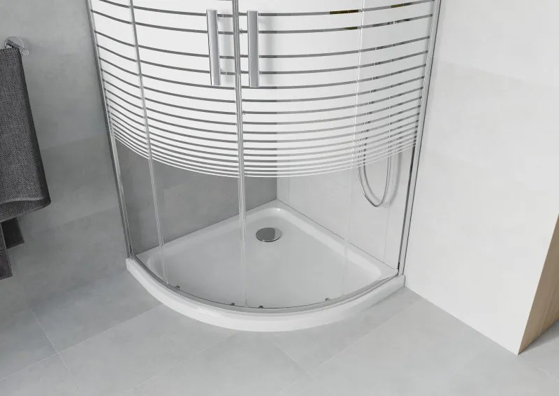 Mexen Rio, čtvrtkruhový sprchový kout s posuvnými dveřmi 80 x 80 cm, 5mm čiré sklo/pásy, chromový profil + bílá sprchová vanička, 863-080-080-01-20-4110