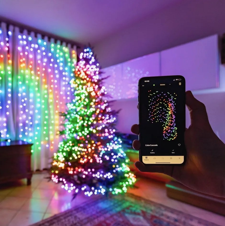 Barevná světýlka venkovní Twinkly strings světelný řetěz 8 m, 100 diod RGB, černý kabel, IP44