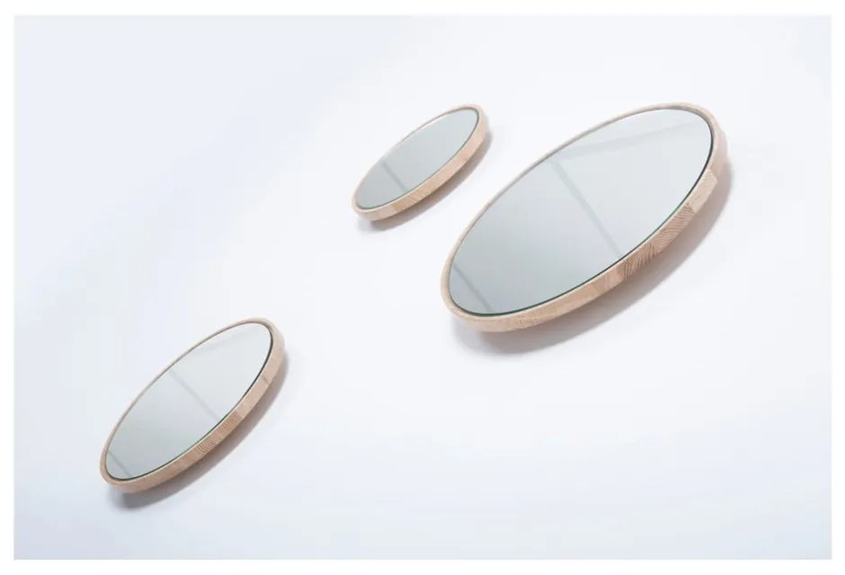 Nástěnné zrcadlo s rámem z masivního dubového dřeva Gazzda Look, ⌀ 27 cm