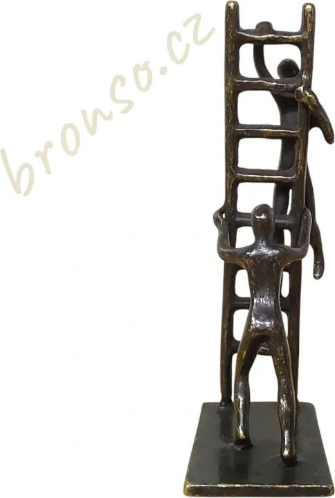 Soška Společně k vrcholu – bronzová figurka symbol spolupráce a úspěchu | Elegantní dekorace