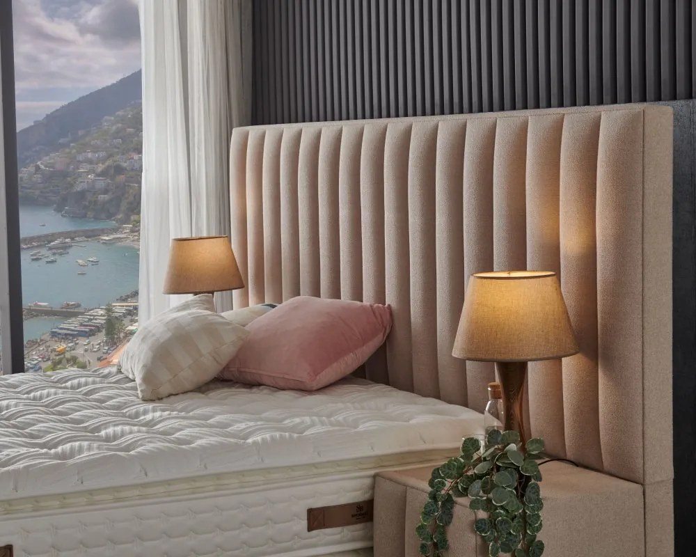 Čalouněná postel MASTER s matrací - růžová 140 × 200 cm