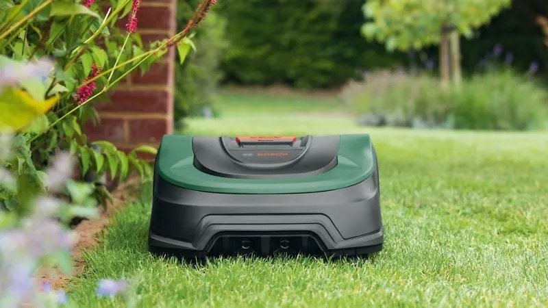 Bosch nářadí Bosch Indego M+ 700, robotická sekačka, 18 V, výška střihu 30 – 50 mm, plocha až 700 m2