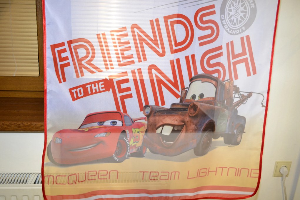 Dětská hotová voálová záclona Disney Cars Mcqueen 350x150cm červená