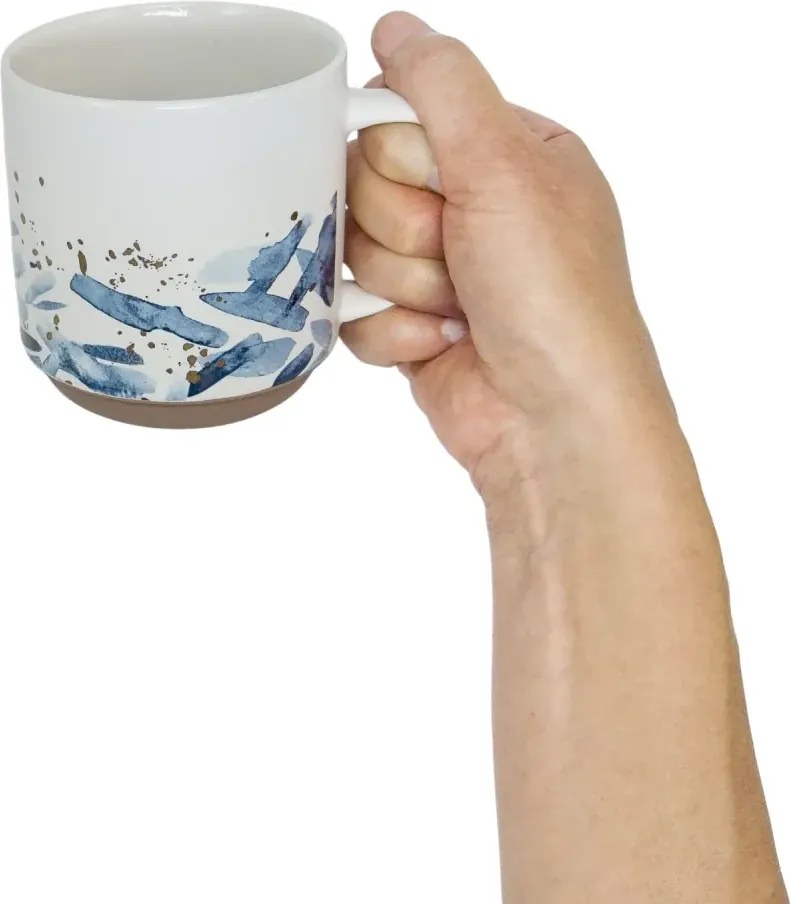 Hrnek Meno Tahy, 400 ml – porcelán New Bone China, akvarelové tahy a zlaté detaily