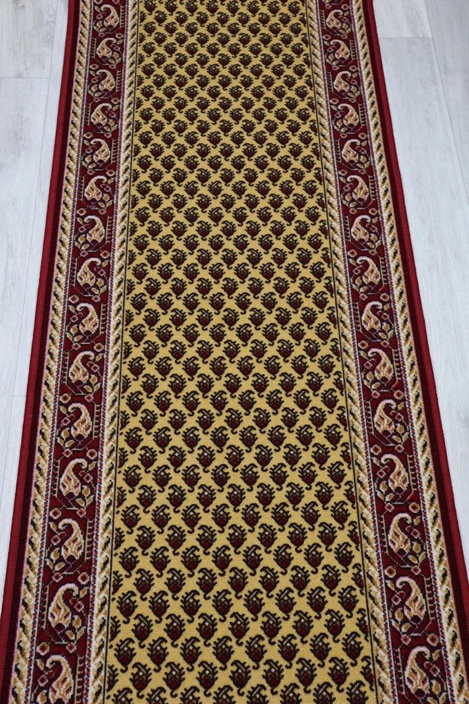 Associated Weavers, Protiskluzový běhoun na míru Inca 30, šíře 80 cm, červená, chodba / předsíň