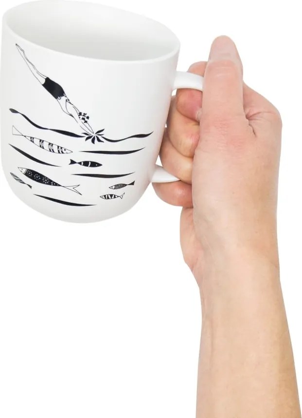 Porcelánový hrnek Plavkyně, bílý, 400 ml – minimalistický, motiv moře, vln a ryb