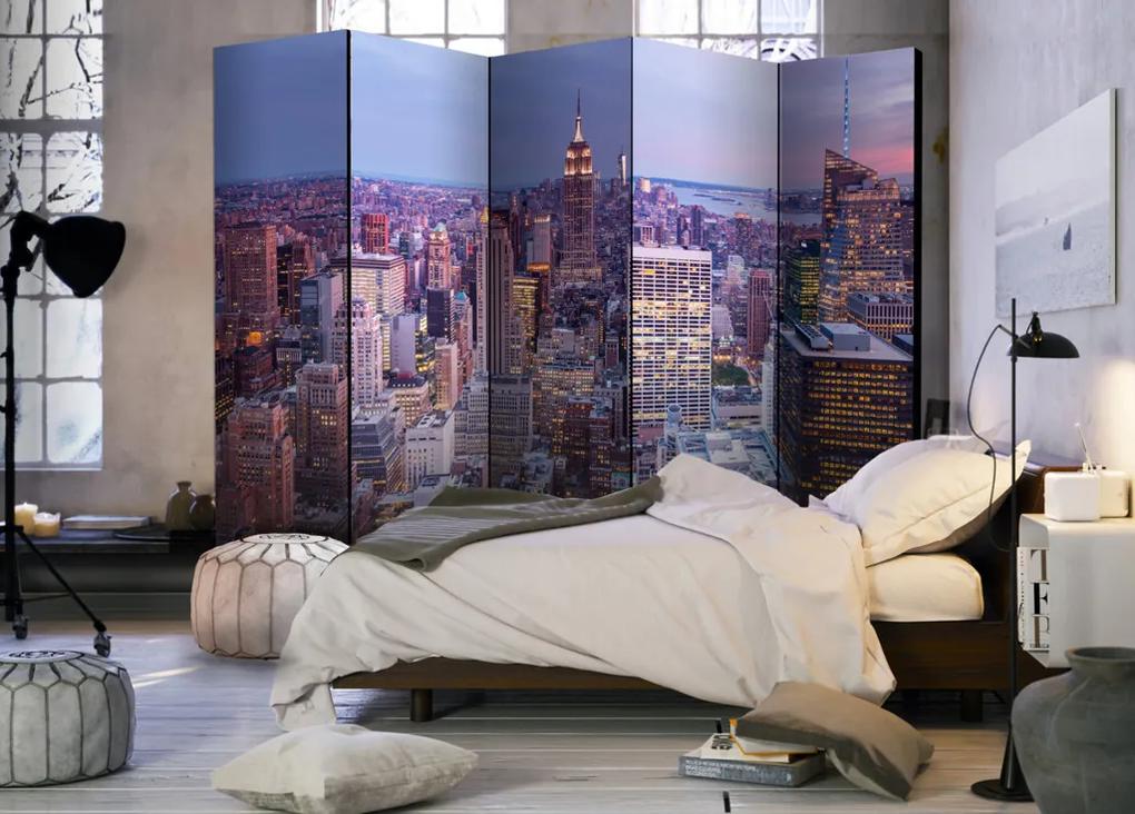 Pokojová zástěna Večerní město II - panorama mrakodrapů Manhattanu v New Yorku
