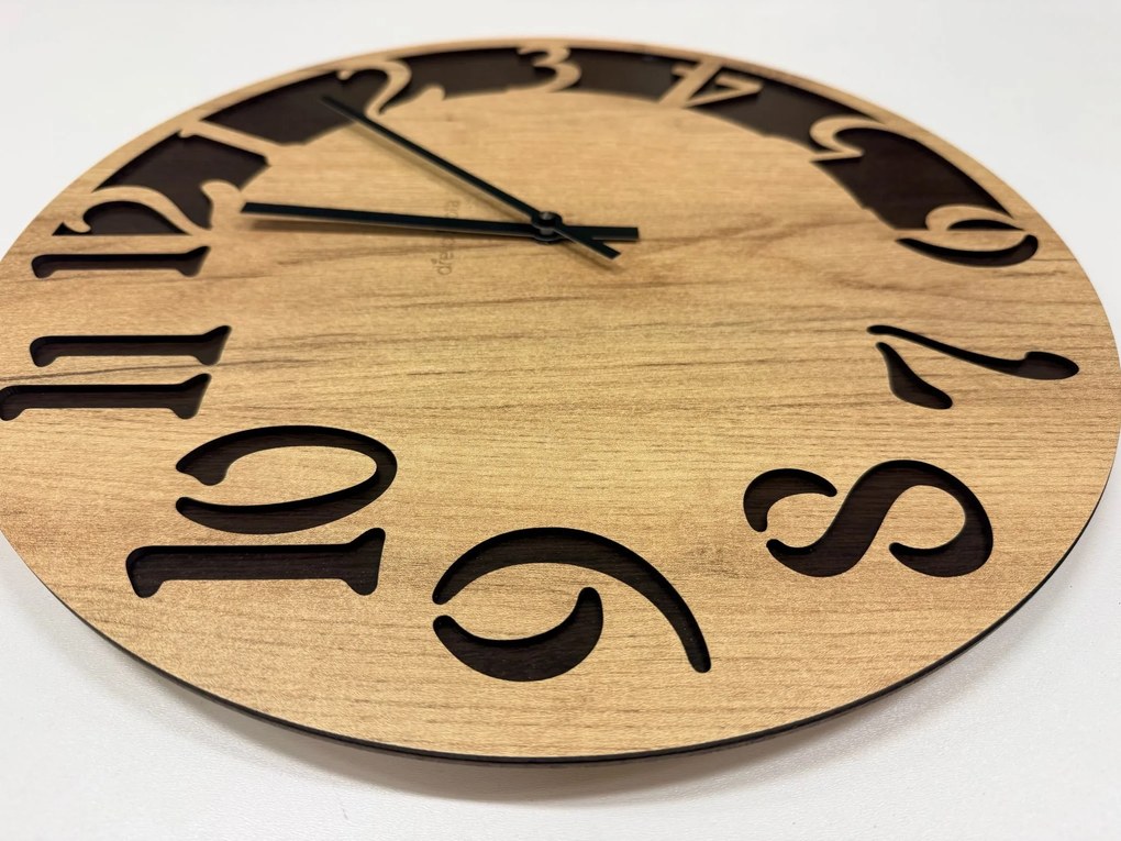 dřevo života Nástěnné hodiny CLOCK Zvolte barvu dekoru: Ořech, Velikost hodin: 40x40, Barva ručiček: Černé