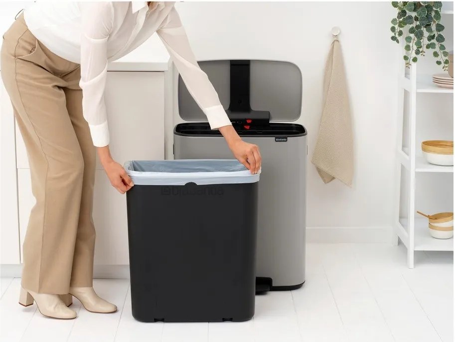 Světle šedý nášlapný ocelový odpadkový koš 60 l Bo – Brabantia