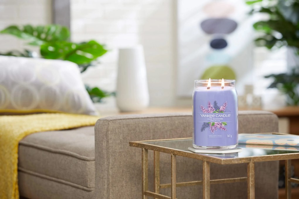 Yankee Candle – Signature svíčka Lilac Blossoms (Šeříkové květy) Velikost: střední 368 g