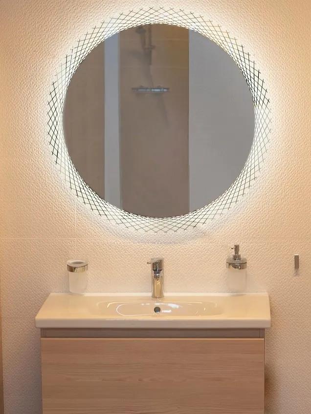 Amirro Zrcadlo kulaté na zeď do pokoje do ložnice do předsíně a na chodbu koupelny nalepovací CROSSLINES kruh průměr 80 cm s LED podsvíceným zdobeným okrajem 411-095
