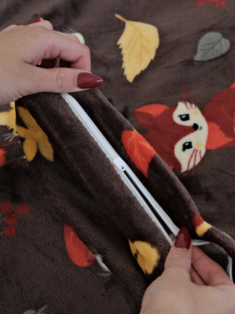 MK Lůžkoviny Povlak na polštářek mikroplyš 40 x 40 cm - Podzimní les tmavě hnědé