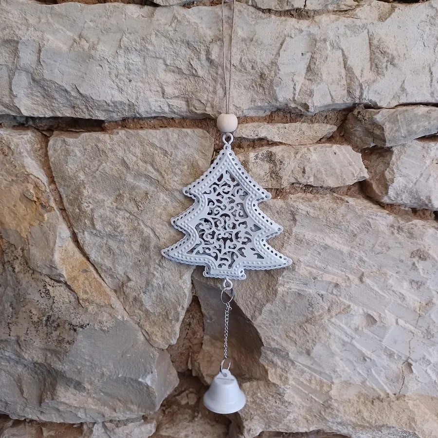 Vánoční ozdoba na stromeček kovový stromeček, 10 × 8,5 cm, se zvonečkem 3 cm