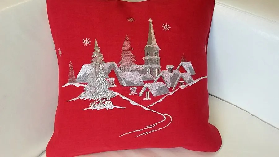 Vyšívaný dekorační povlak Vánoční krajina červený povlak 40x40