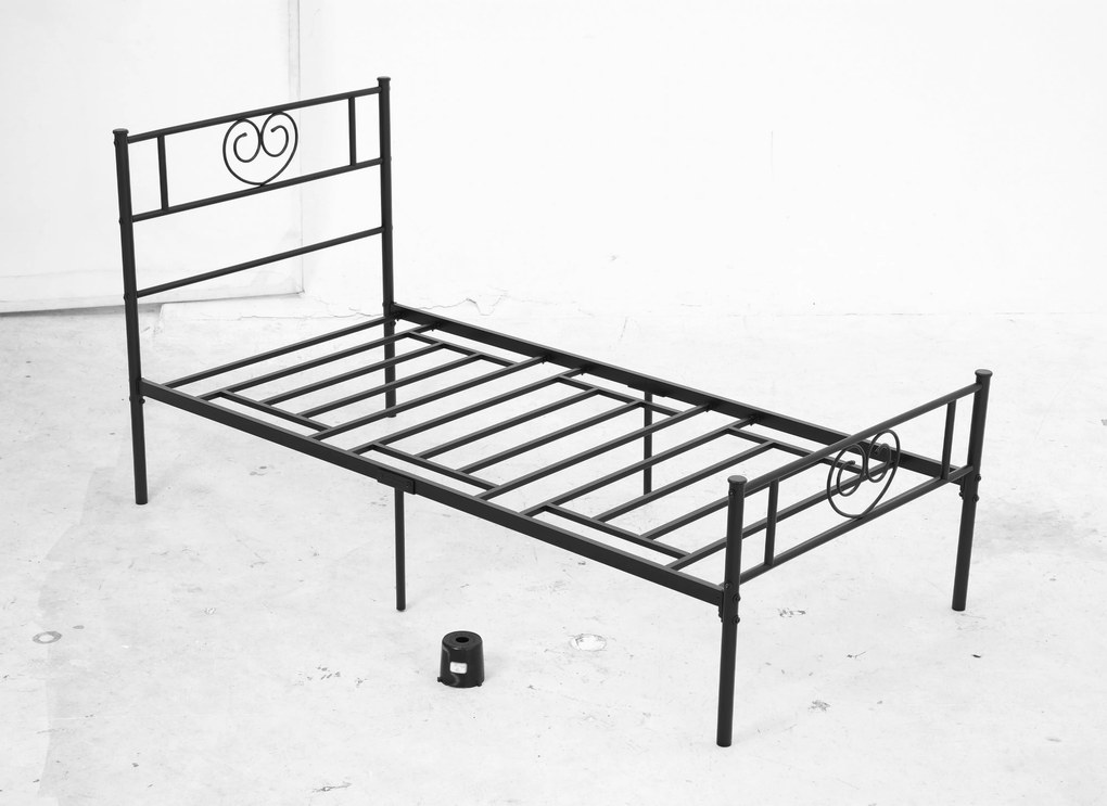 HOMCOM Jednolůžkový kovový rám postele 31 cm pro matraci 90x190 cm s čelním panelem ve tvaru srdce a úložným prostorem 95x196x100 cm Černý | Aosom