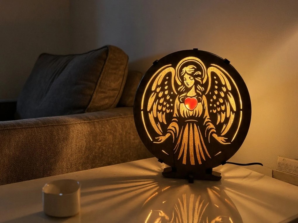 Li-Go "Anděl s karneolovým srdcem" dřevěná lampa s dvojitým podsvícením 20x22 cm dub
