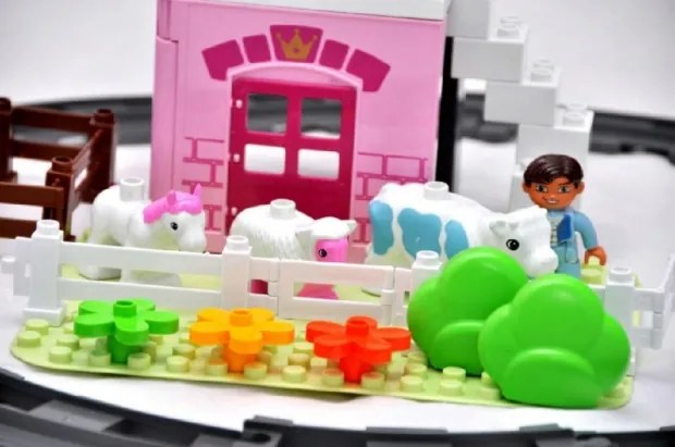 Blocki Mubi stavebnice Vláček - pohádkový zámek typ LEGO DUPLO 83 dílů se světlem a zvukem
