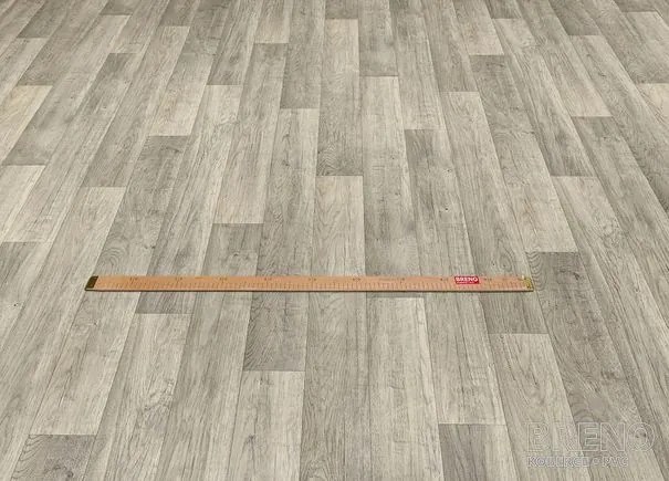 Breno PVC TRENTO Chalet Oak 939M – šedobéžové přírodní dřevo, šíře 300 cm