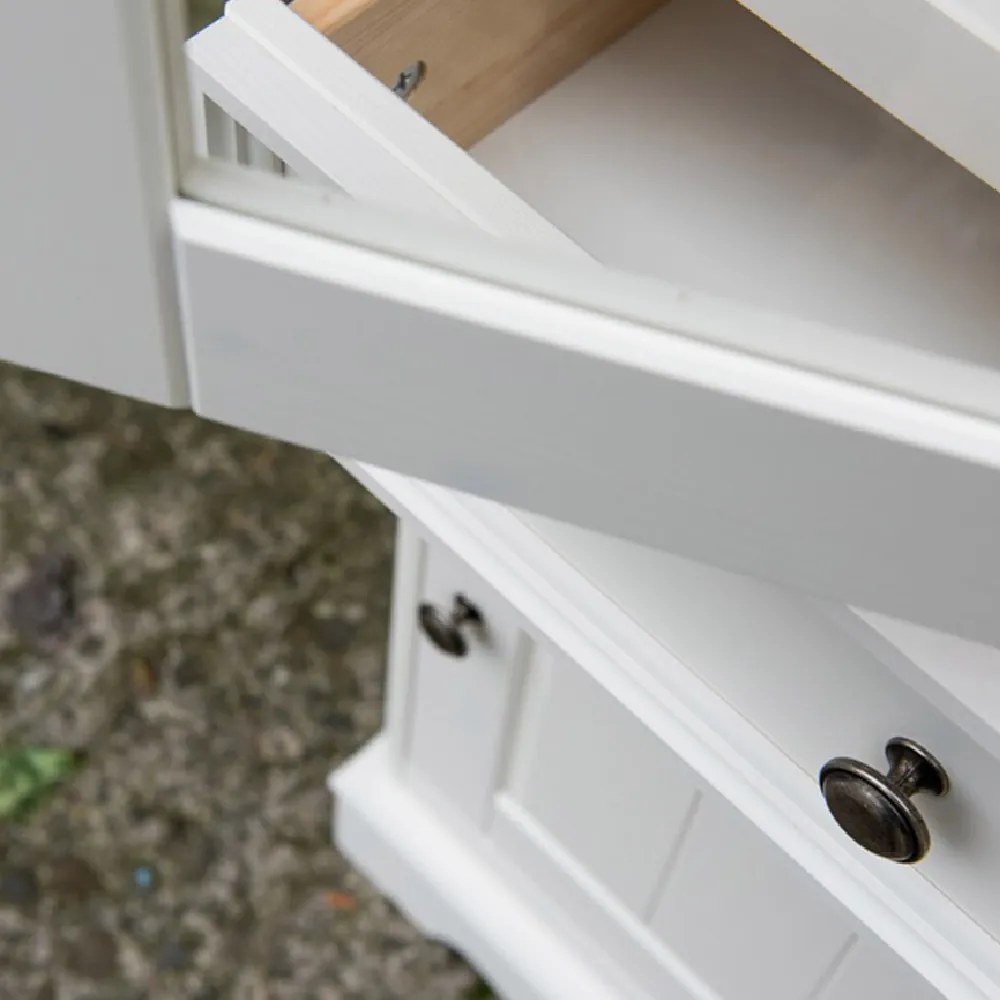 Massive home | Belluno Elegante bílá úzká vitrína z masivu s dubovou deskou levá