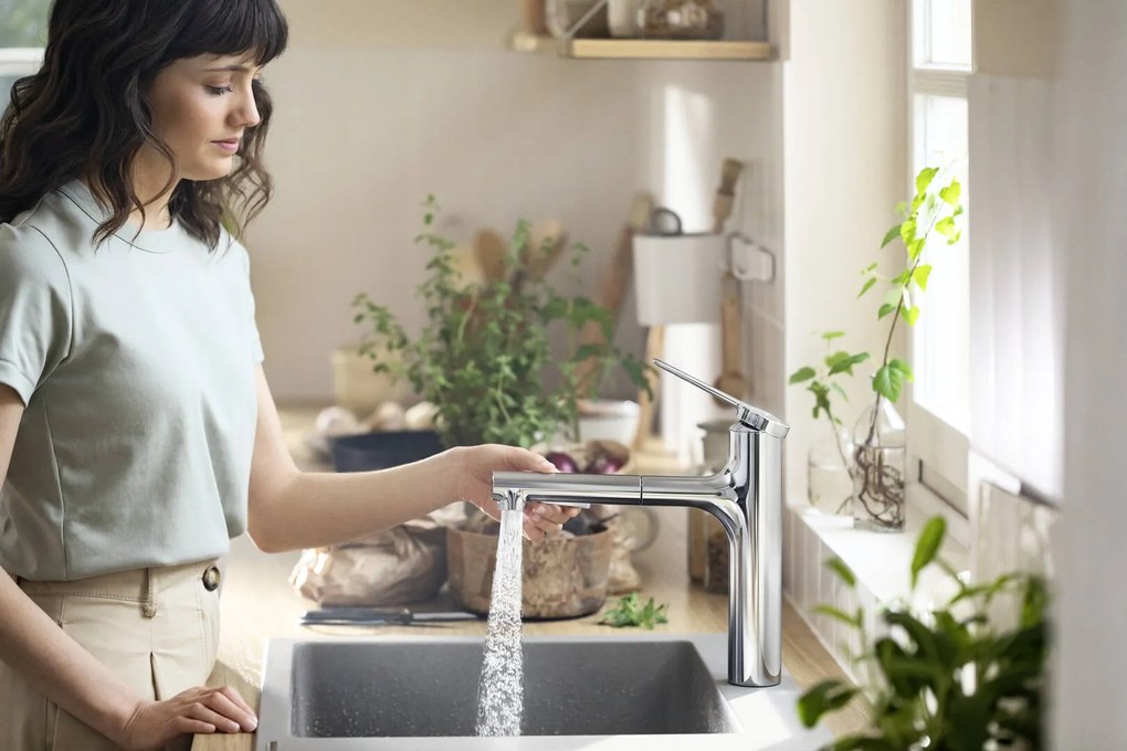 Hansgrohe Zesis M33, dřezová baterie 160, s výsuvnou sprškou, sBox lite, chromová, 74804000