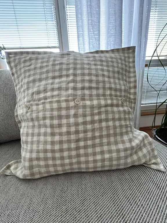 Tom Linen Povlak na polštář v přírodní kostkované barvě s knoflíky Velikost: 40x60cm