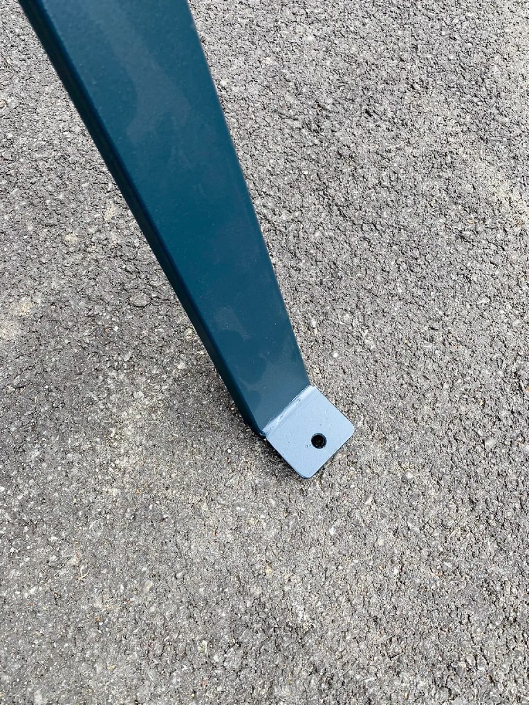 Stojan na kola za sedlo KS-910 s dřevěným nosníkem – česká výroba Délka stojanu: 2 m, Povrchová úprava nohou: žárový zinek, Druh dřeva: dubové dřevo