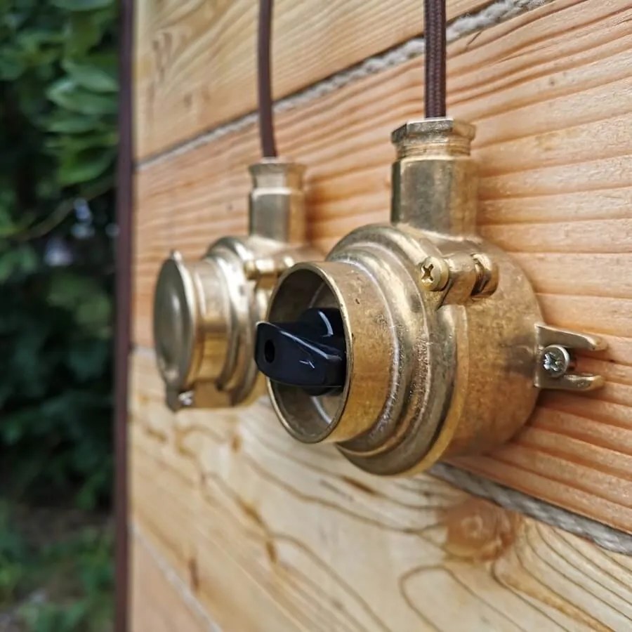 Otočný retro vypínač z mosazi BRASS AN1