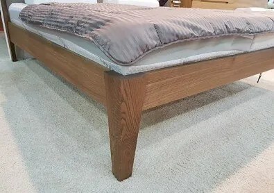 Designová postel Postelia THÉRA Buk 140x200cm - dřevěná postel z masivu o šíři 4 cm