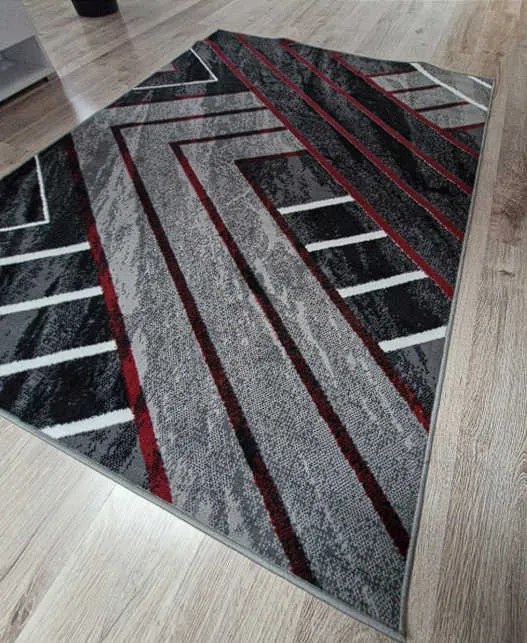 HU Šedý geometrický obdélníkový koberec NEW IDEA 90301-0564 s červenými čarami Rozměr: 50x80 cm