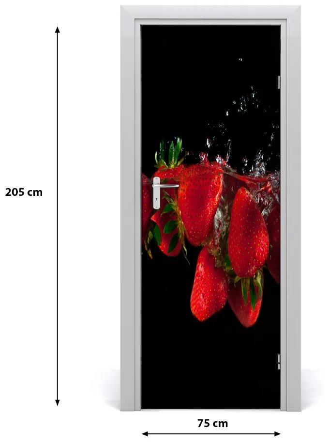 Fototapeta na dveře samolepící jahody ve vodě 75x205 cm