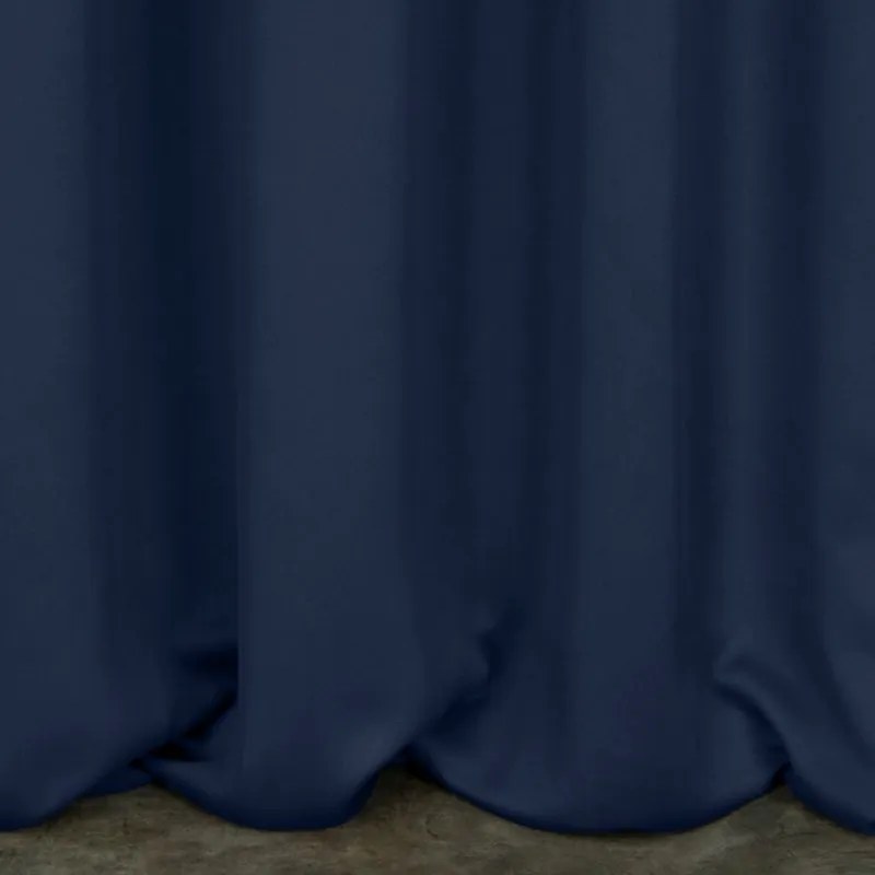 Zatemňovací závěs na kroužcích LOGAN námořnické modré barvy 140 x 270 cm