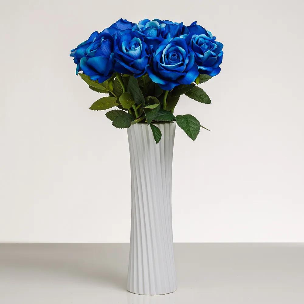 Dokonalá sametová růže LILI modrá. Cena je uvedena za 1 kus.