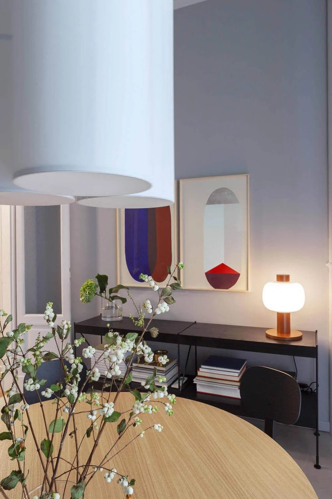 Brokis Bonbori skleněná stolní lampa Barva: Opalín, Barva kování: Měděná