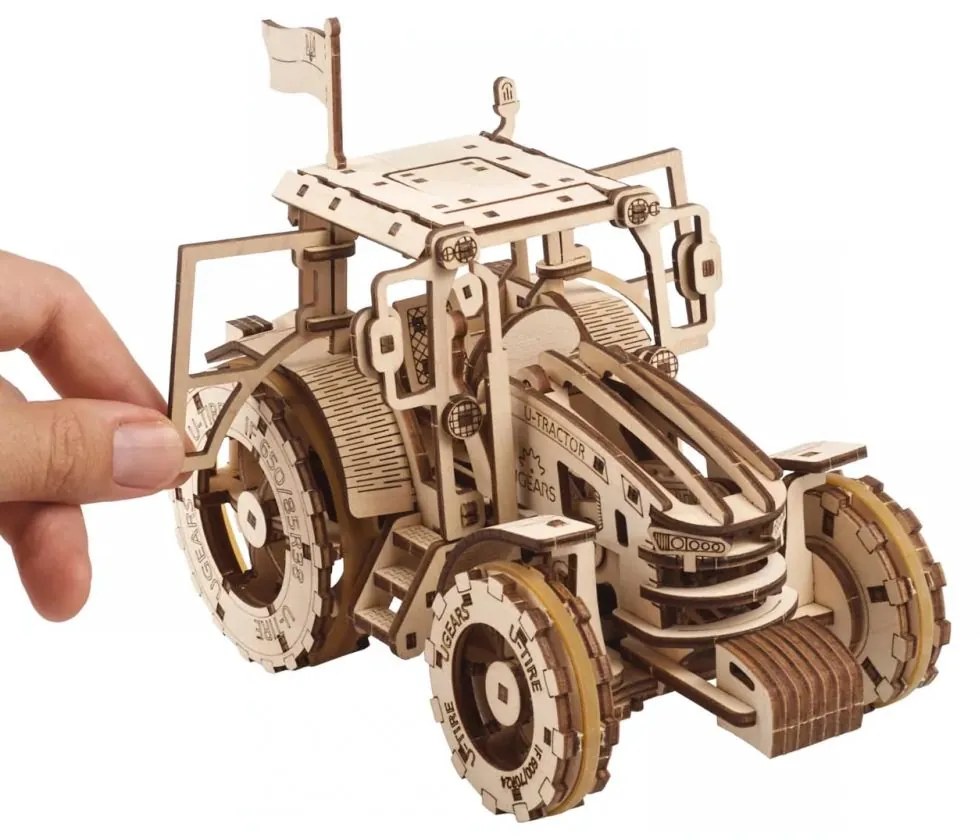 Ugears 3D dřevěné mechanické puzzle Traktor vítězí