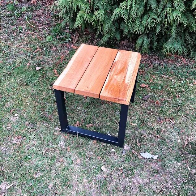 KULHÁNEK Zahradní stolička s kovovými nohami Odstín nátěru: lazura - dub, Odstín podnože: bílá - RAL 9010