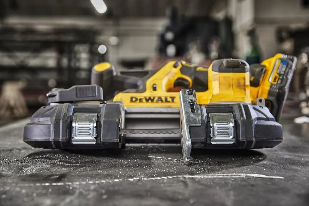 Aku pásová pila DeWALT DCS378N-XJ