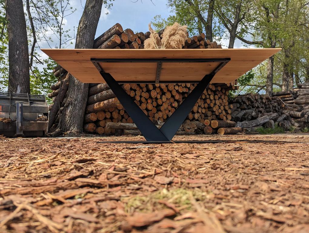 Jídelní stůl z dubového masivu Boozer v industriálním designu Velikost Desky: 1800x900 (mm)