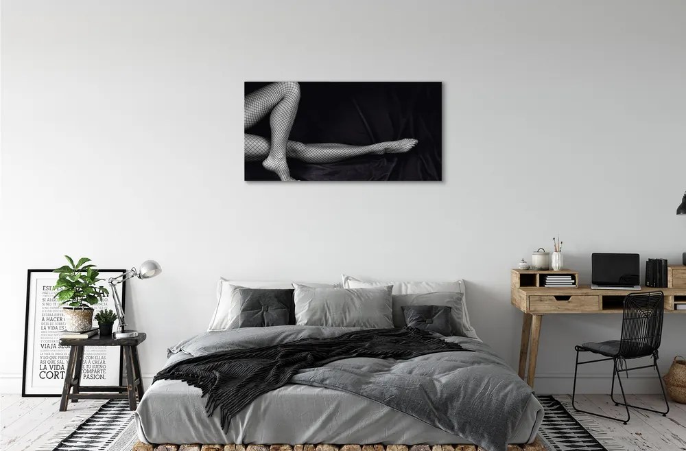 Obrazy na plátně Černé a bílé síťované nohy 125x50 cm