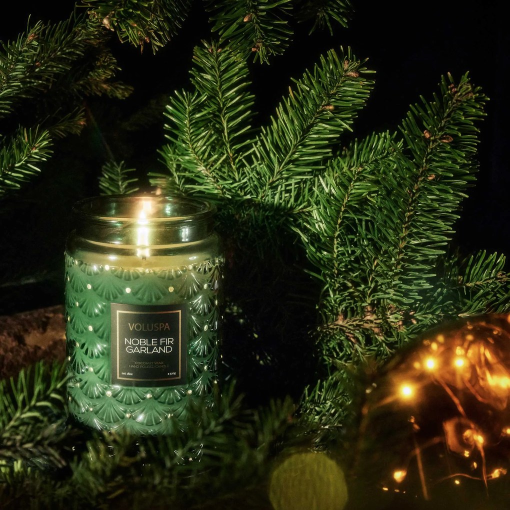 Voluspa svíčka Noble Fir Garland, 510 g
