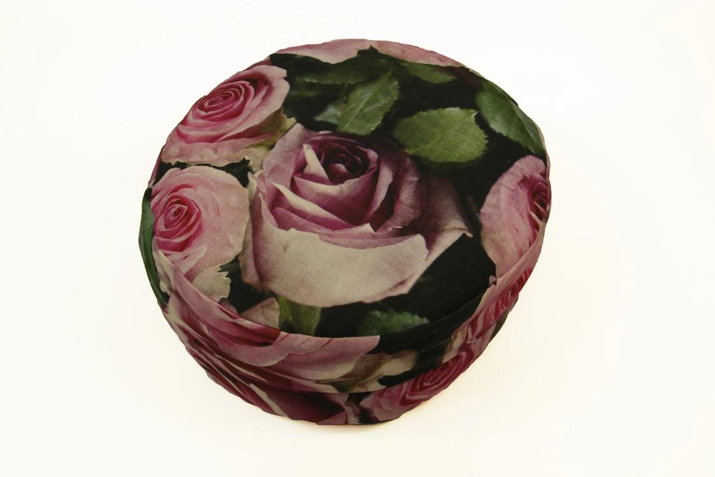 S radostí - vlastní výroba Meditační polštář s růžemi Velikost: ∅30 x v30 cm