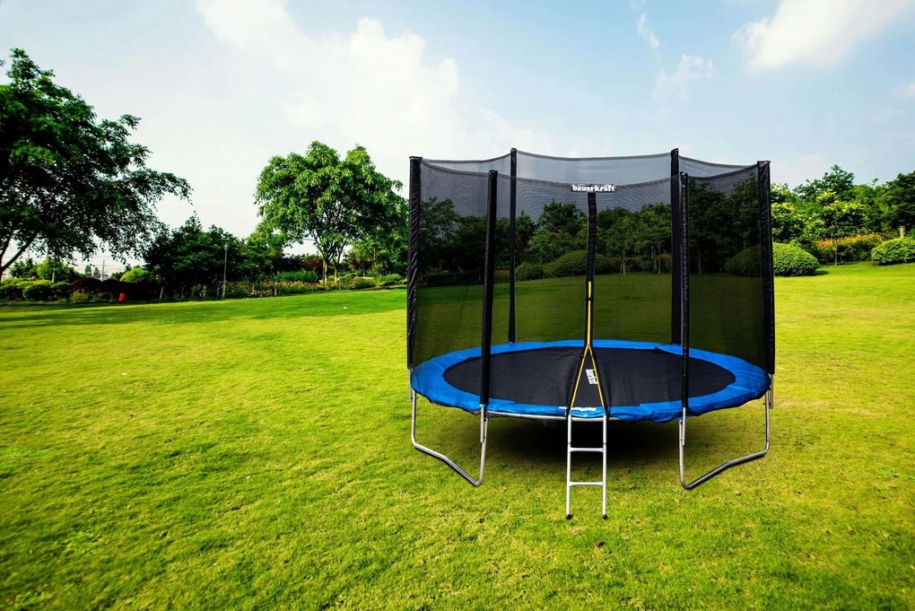 Zahradní trampolína se sítí a žebříkem BLANDON 304 cm modrá/černá