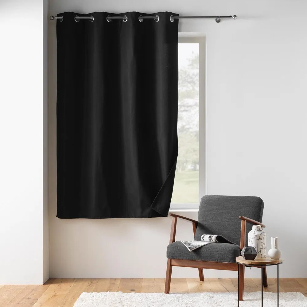 Černý termo/dimout závěs z mikrovlákna 135x180 cm Micropolar – douceur d'intérieur